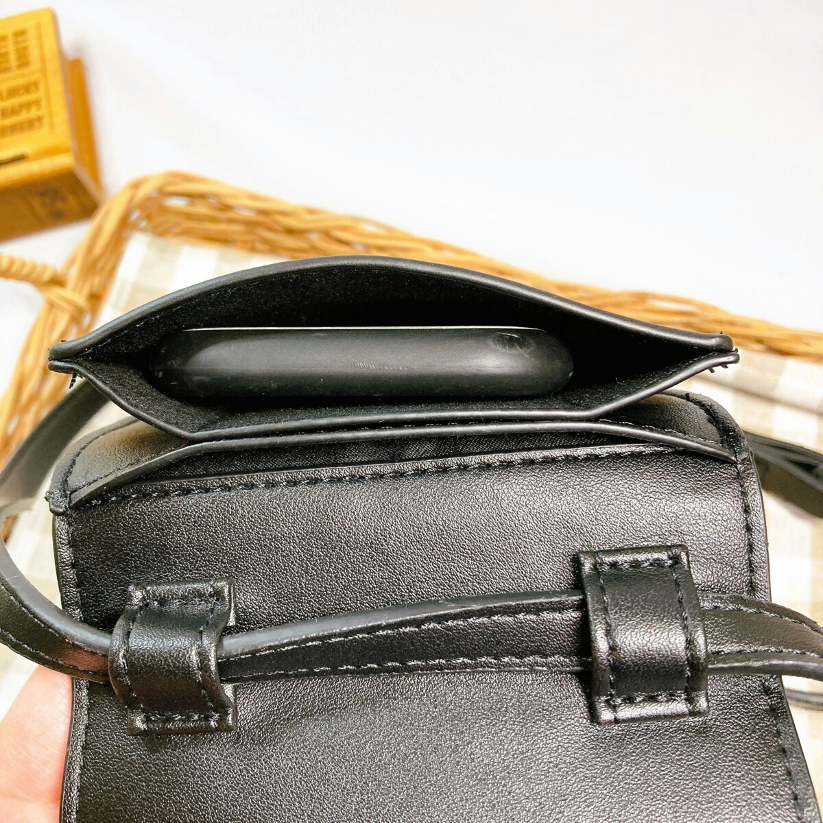 【スリコ】ま、まさかの500円！コスパ最強な「ショルダーバッグ」が人気沸騰 [ママリ]